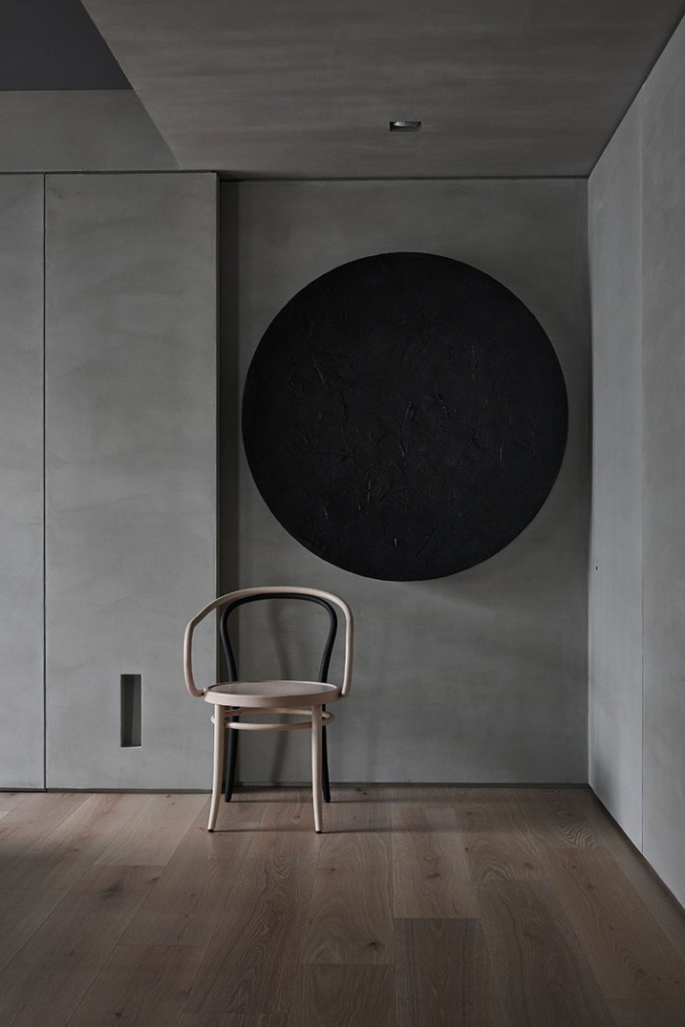 Minimalist interiors with an Oriental-European style decor