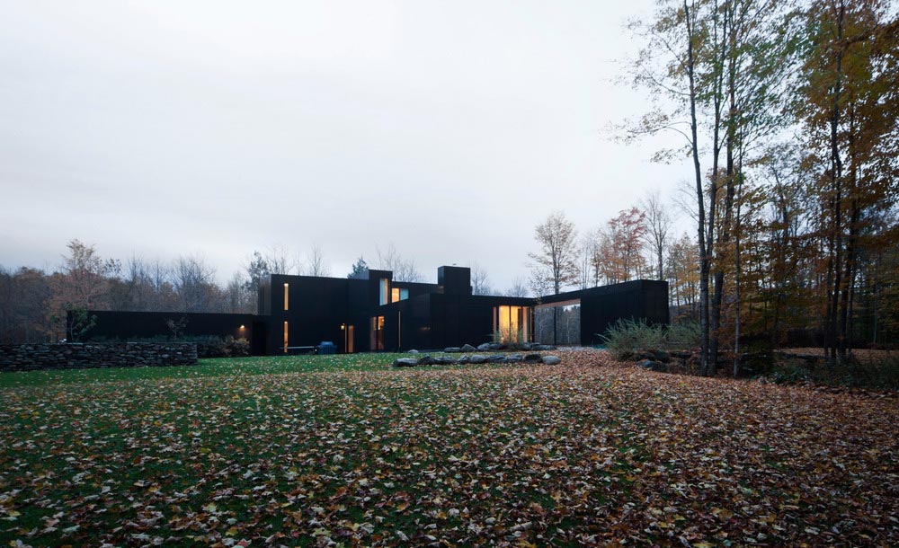 Modern Countryside Home for Two Families In Sutton, Canada