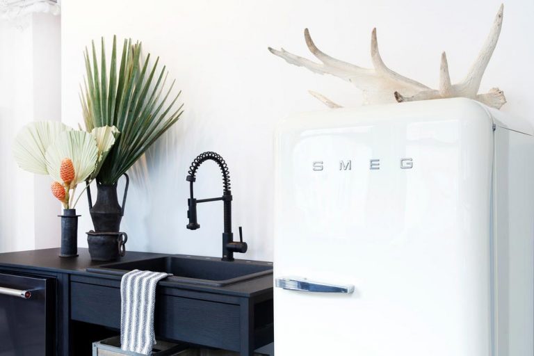 Coquo - Beautiful Modular Kitchen Design Made of Steel and Wood