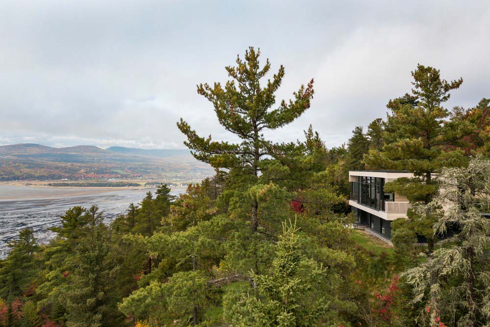 Modern Cliffside Home Design Overlooking the St. Lawrence River