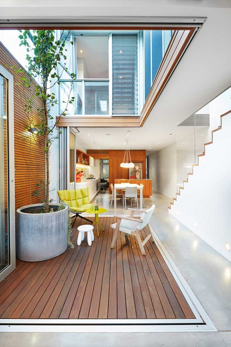 Narrow Lot Family House Designed with Inner Courtyard in Sydney, AU